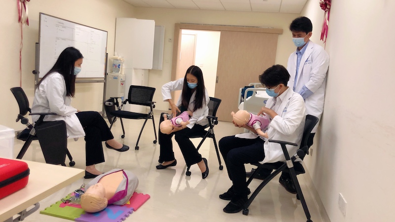 Summer Internships Give High Schoolers a Glimpse of Professional Life